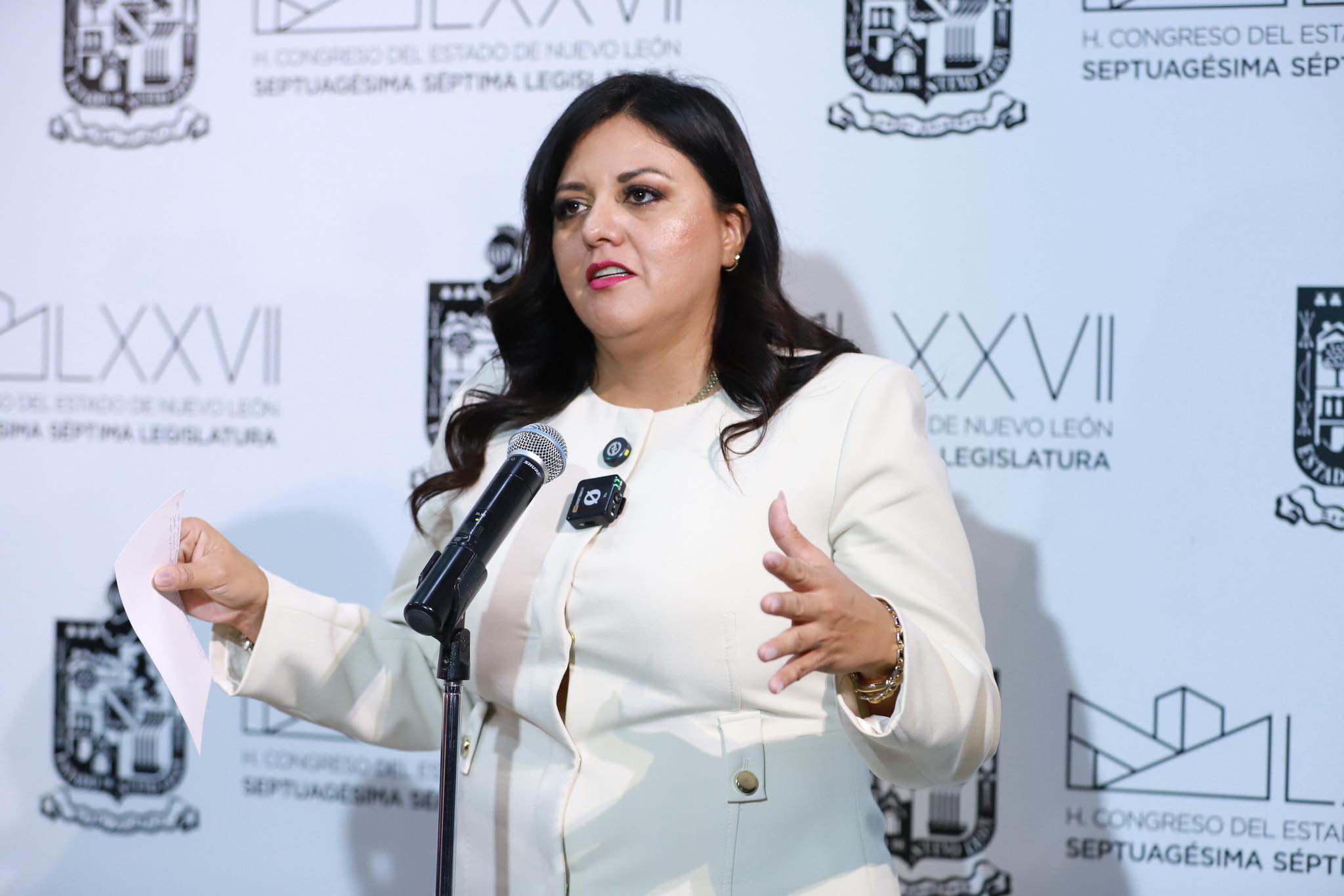 EN NUEVO LEÓN||SOLICITA ITZEL CASTILLO PASO LIBRE EN AUTOPISTA AL ...